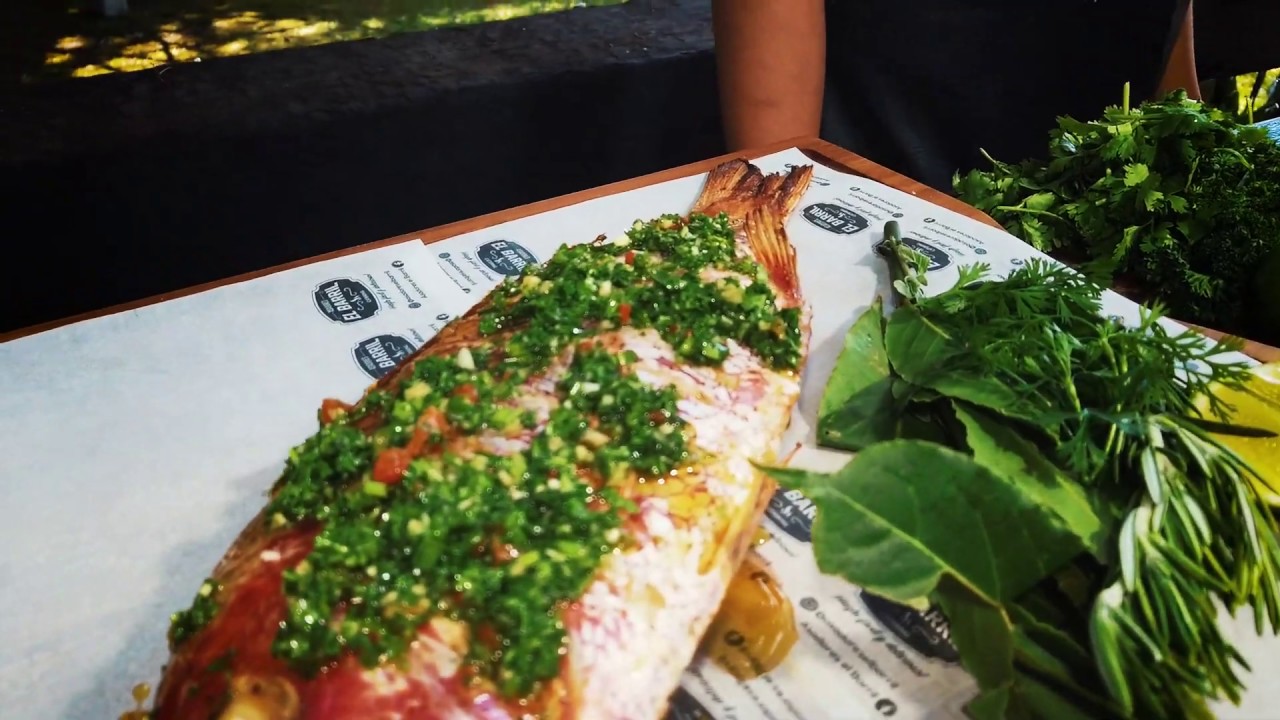 Exquisito pescado Al Barril - YouTube