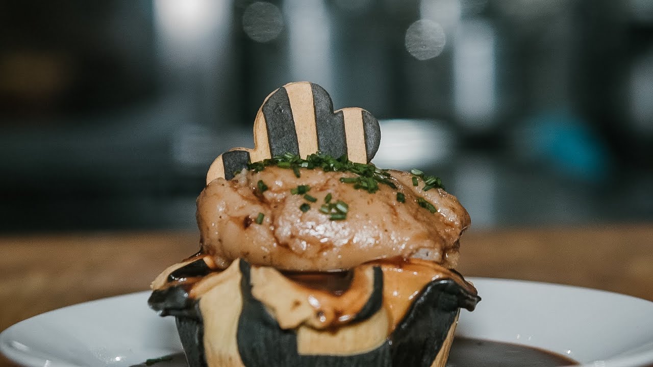 The Manchester Bee Pie at Pie & Ale - YouTube