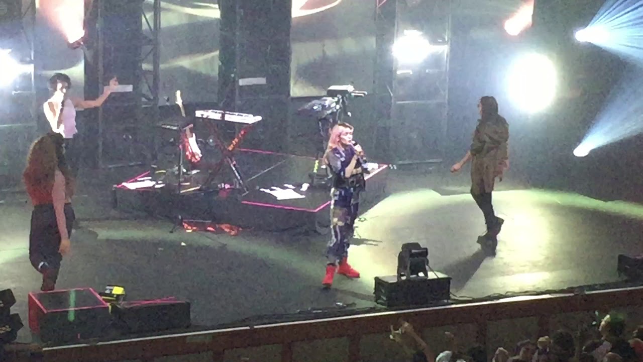 Butterfly - Grimes - Oakland Live - 2016 - YouTube