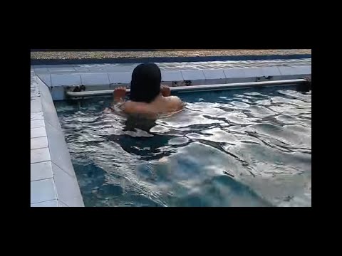 Heboh cewe cantik berenang tanpa busana...