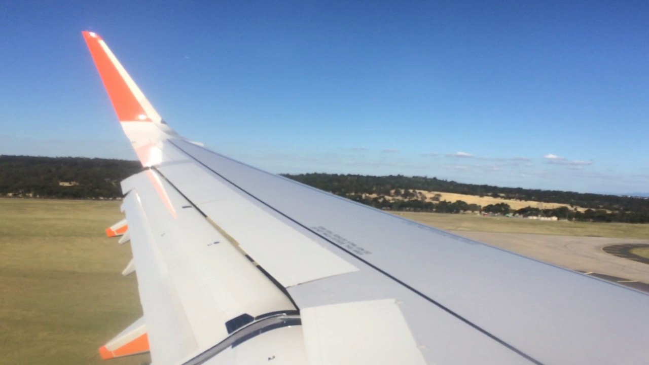 Melbourne Airport Landing - YouTube