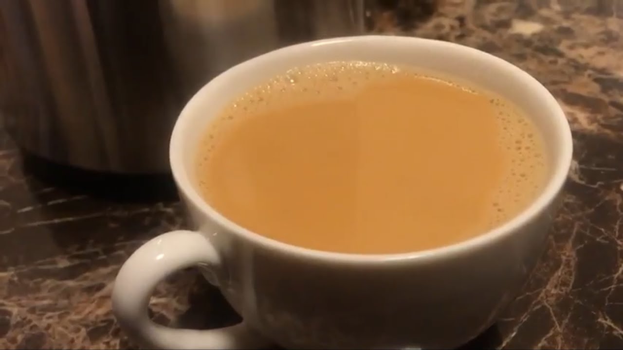 How to Make Traditional Adeni Tea // طريقة الحليب الشاهي عدني - YouTube