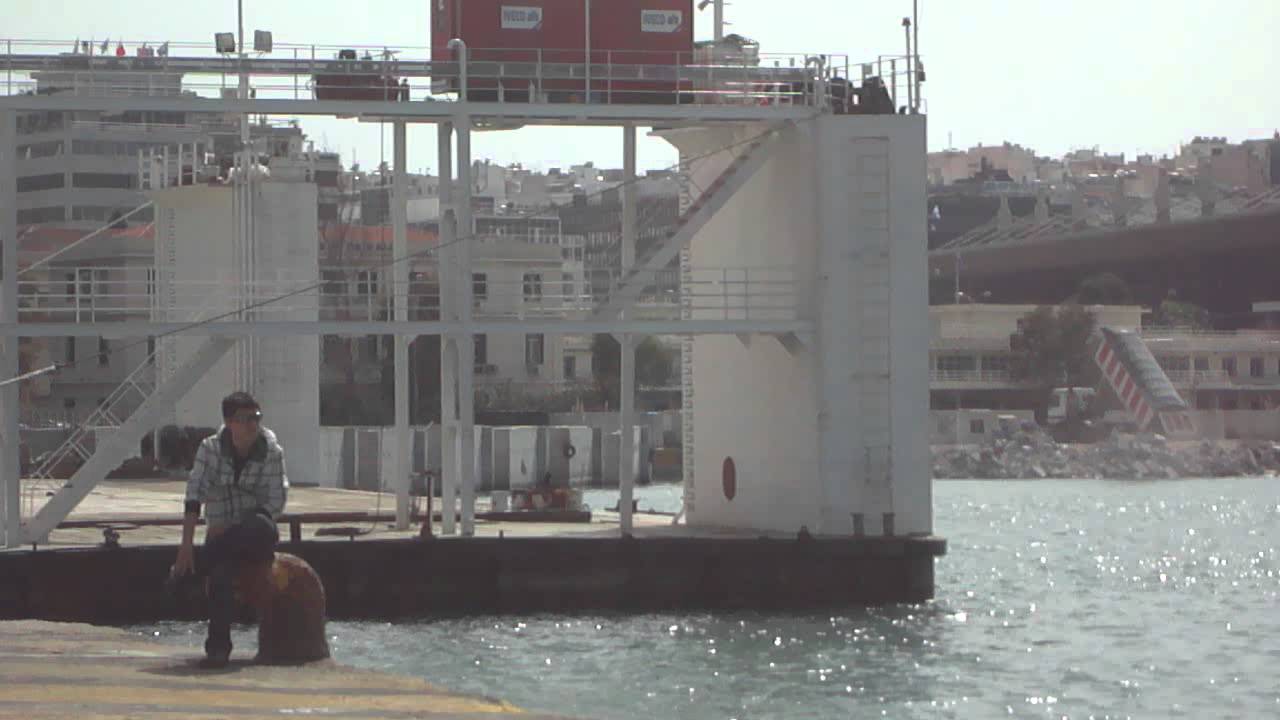 Εργα στο λιμανι του Πειραια - YouTube