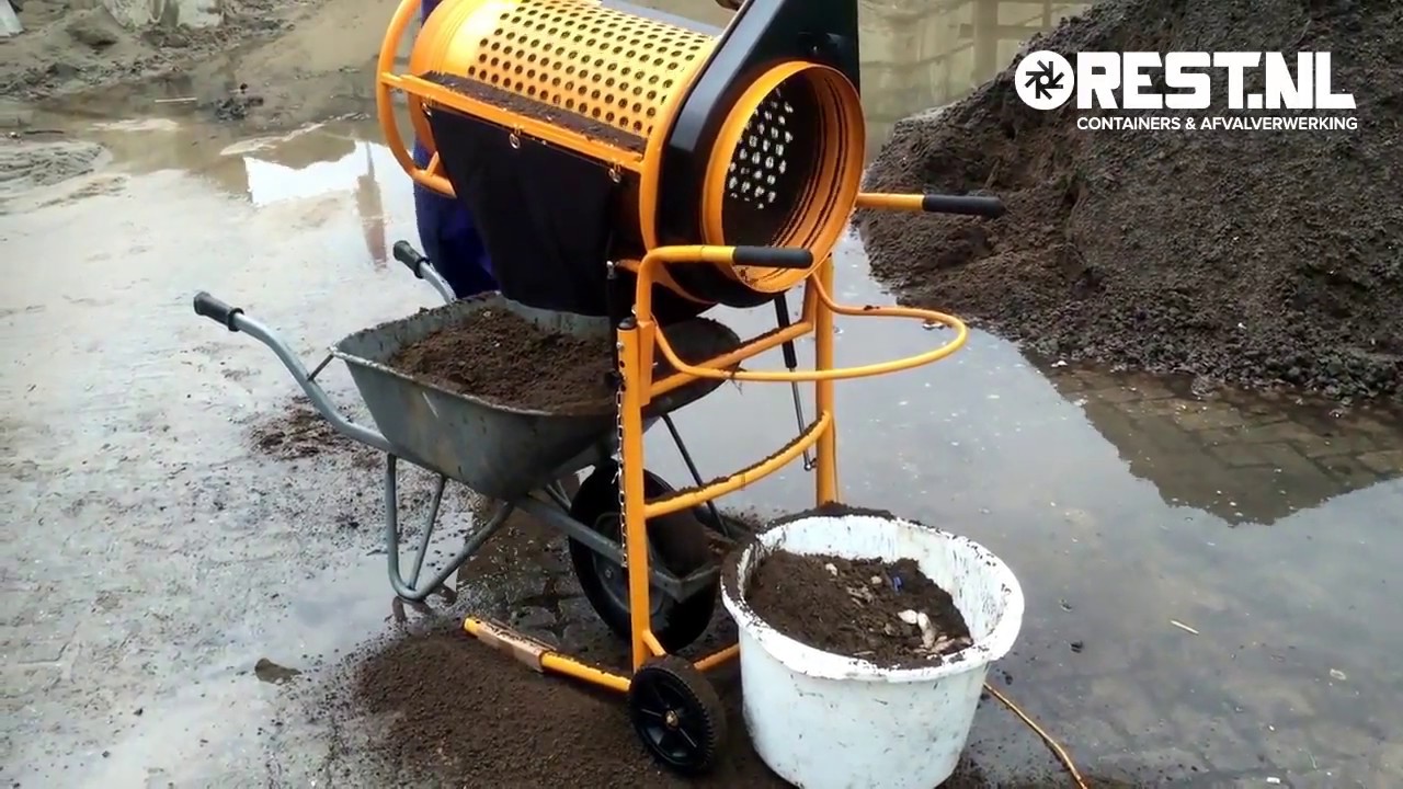 Grond en zand zeven met de Grondzeef van REST Containers - YouTube