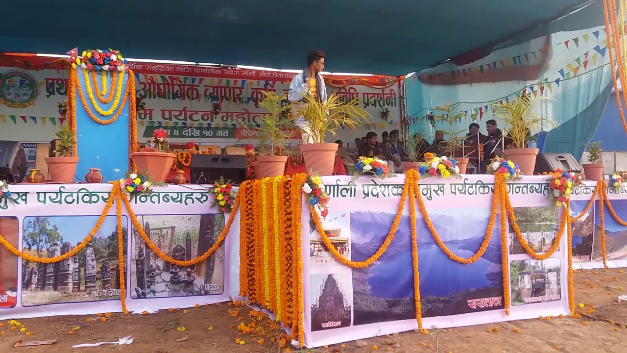 म बिना कसै कसैलाइ मुस्किल छ पोखरामा भन्दै यसरी गित गाय प्रकाश बिक ले ...