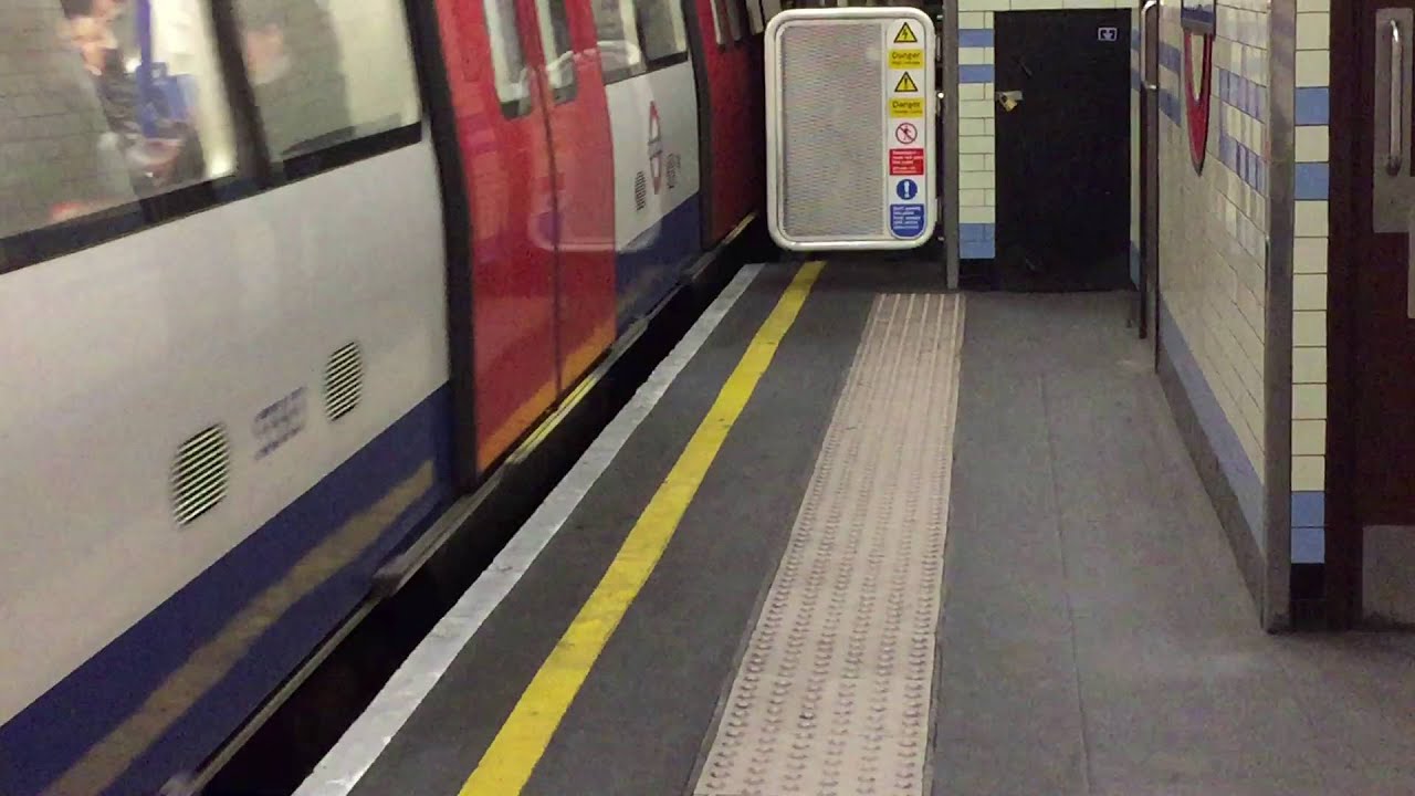 Mouses in the London Underground - YouTube
