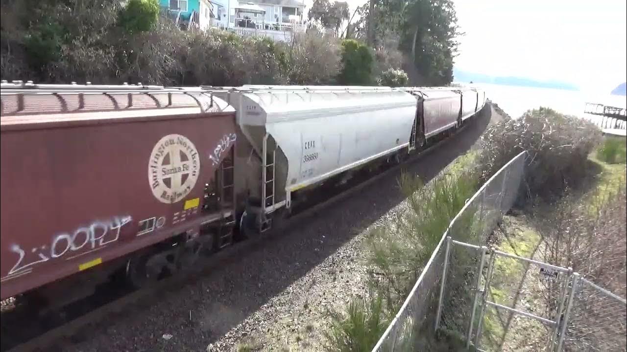 (Northbound) BNSF Grain Train passes through Saltar's Point Beach. - YouTube