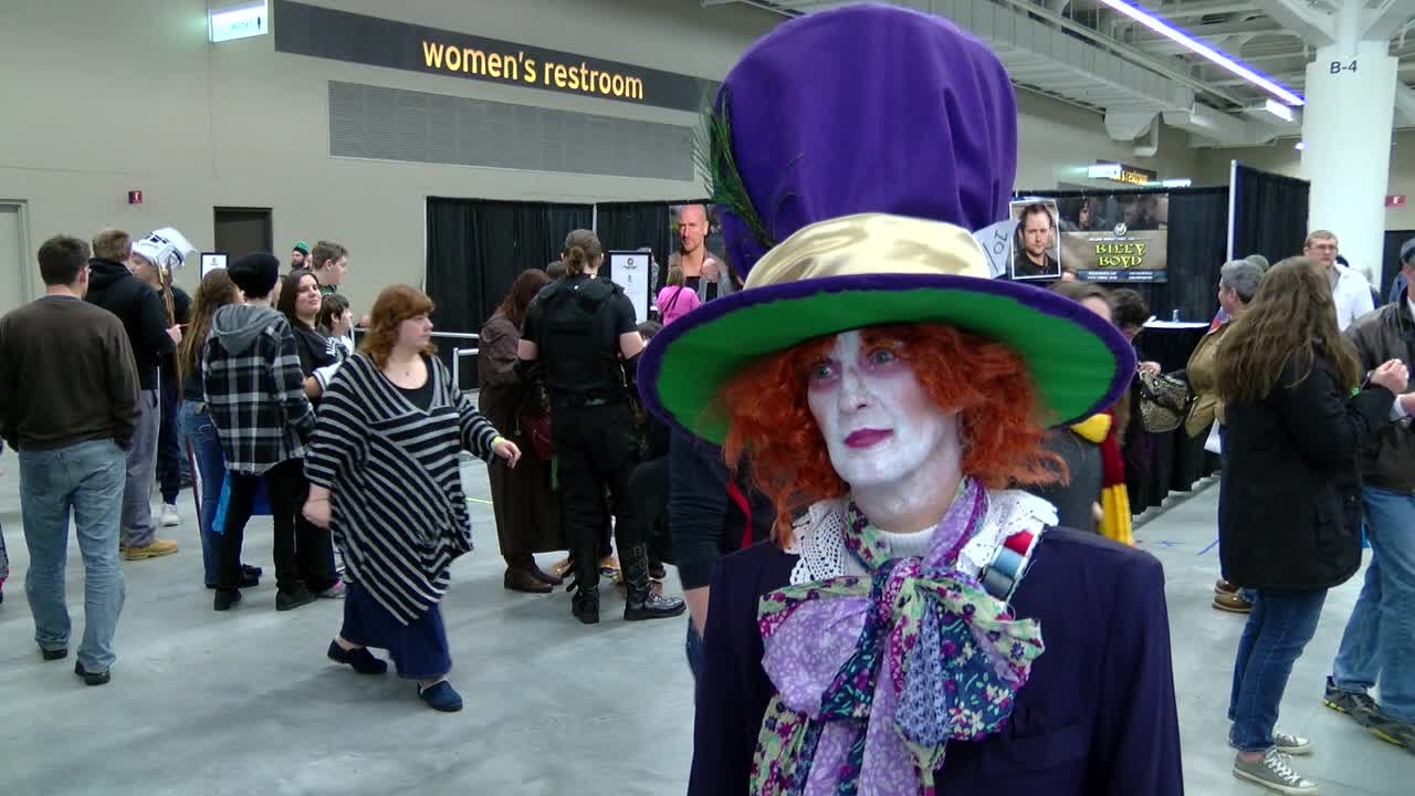 The Cos Player Mad Hatter at Comic Con - YouTube