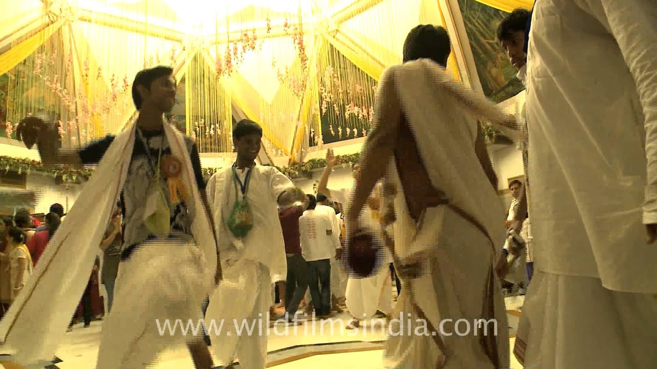 Dancing like no one is watching, for Lord Krishna - Iskcon temple - YouTube