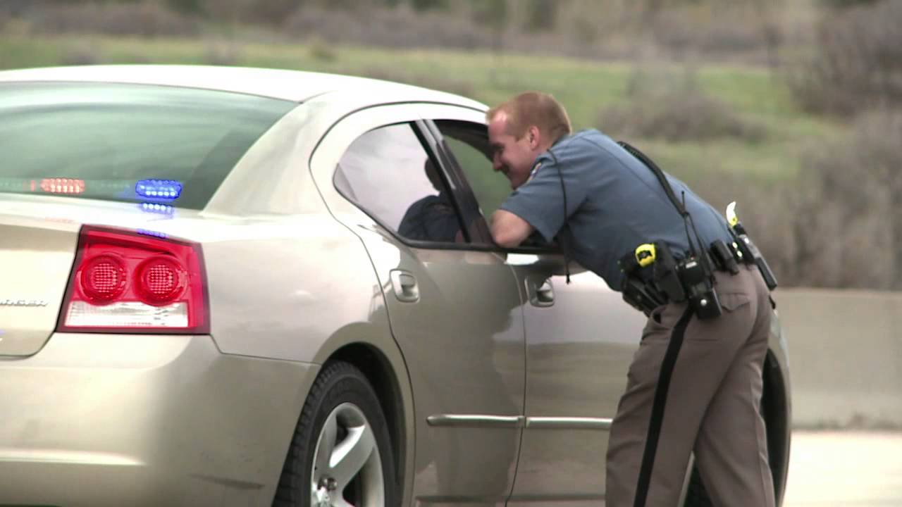 Tips on how to recognize a fake police officer - YouTube