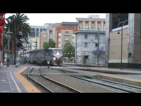 Amtrak 582 arrives at San Diego - YouTube