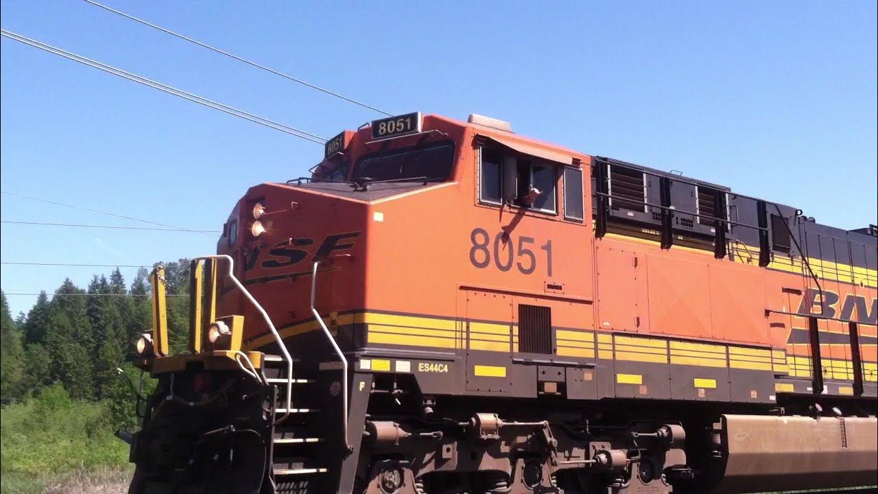 BNSF 8051 Northbound Grain train in Sumner WA - YouTube