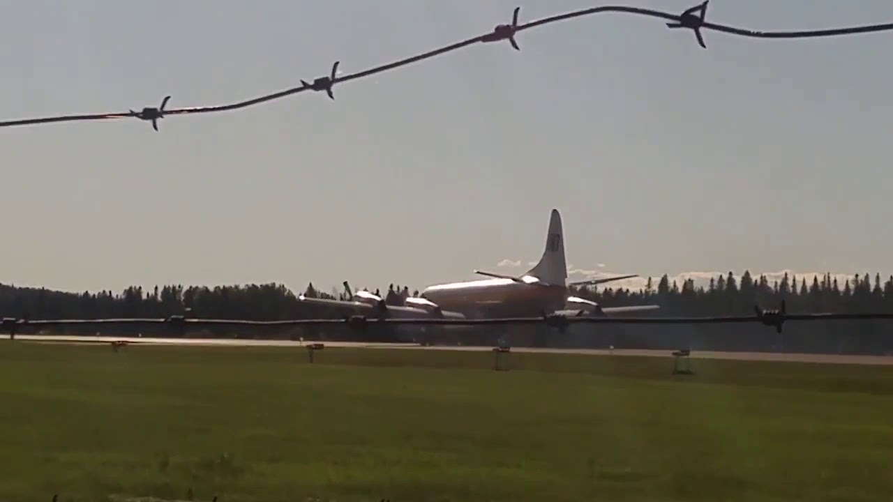 Water Bomber in Edson Airport to fight Robb Fire 2018 - YouTube