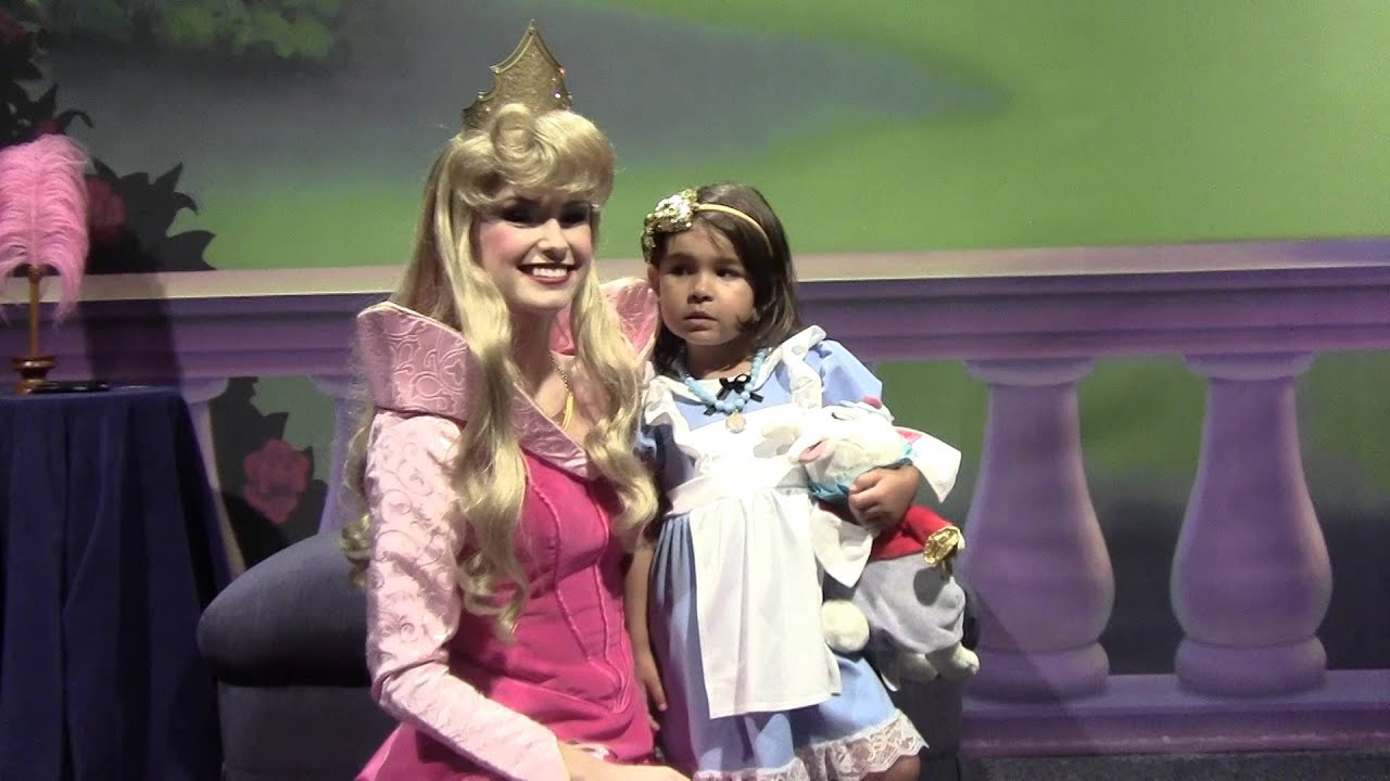 Meeting Princess Aurora Sleeping Beauty at Disney Magic Kingdom - YouTube