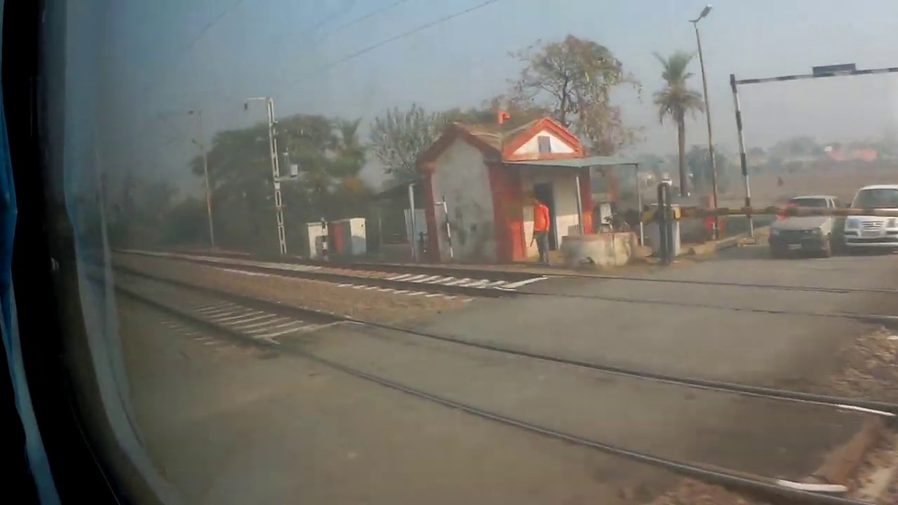Bhubaneswar Rajdhani Overtake Brutally DBRT Rajdhani - YouTube