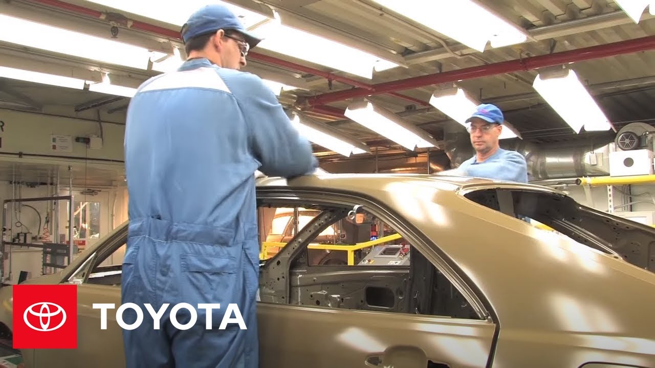 Team members from Toyota Motor Manufacturing in Kentucky discuss the ...