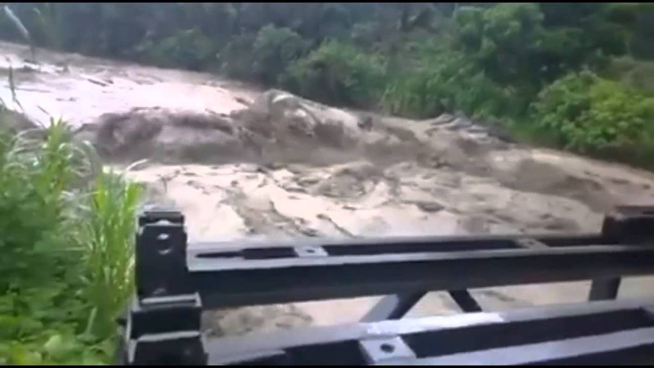 Banjir Lumpur Di sungai Kg Mesilau, Ranau, Sabah - YouTube