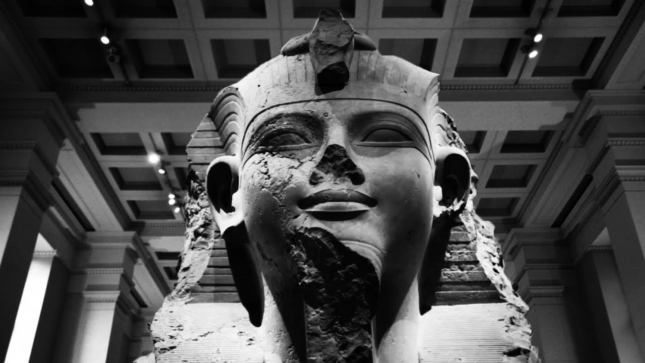 A tour of the British Museum in black and white - YouTube