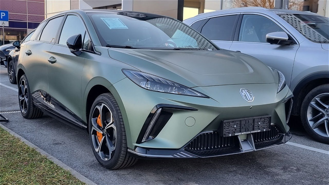 MG4 XPOWER - exterior review (Hunter green) - YouTube