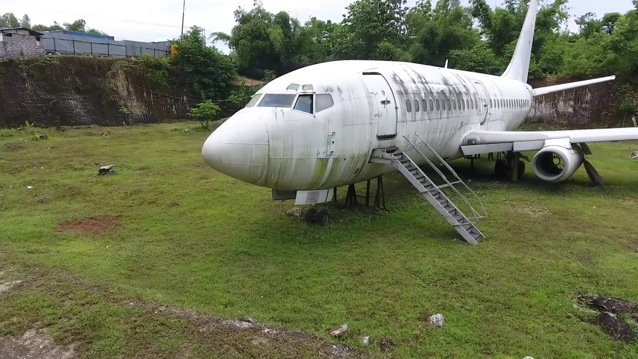 ABANDONED PLANE FOUND 737 - YouTube
