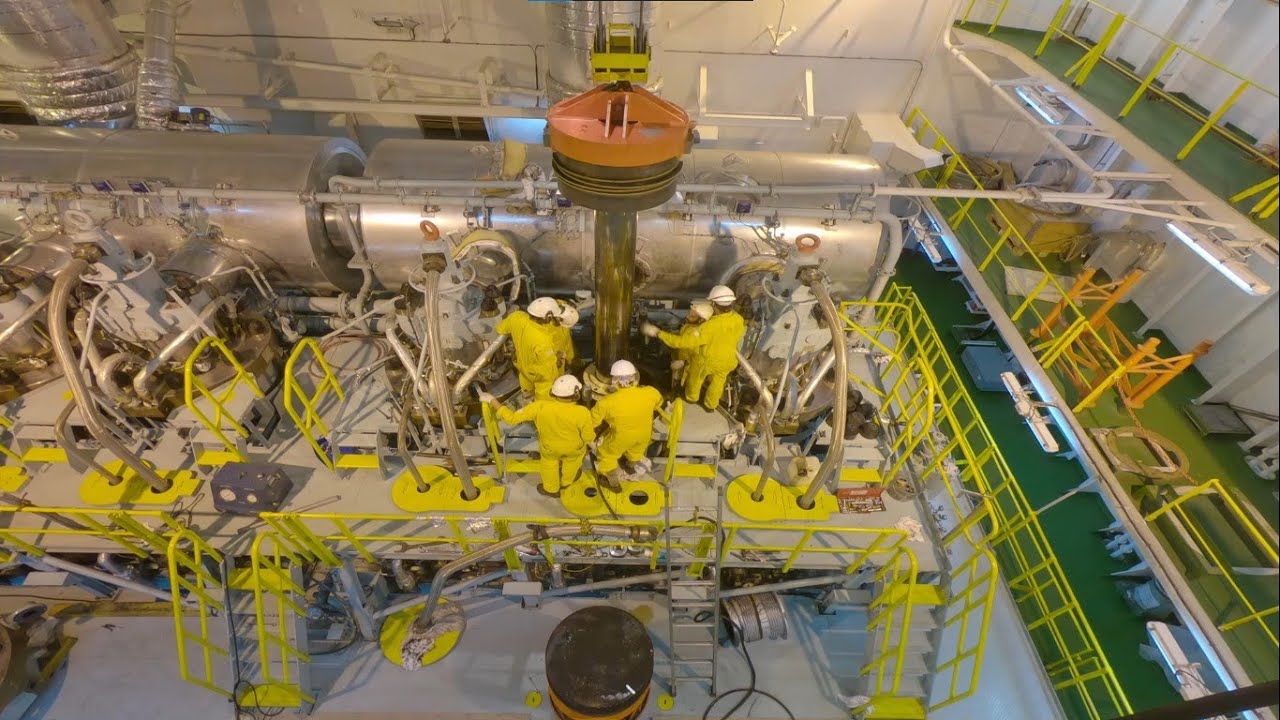 Ship's Main Engine (MAN B&W ME-C) Piston replacement | Unit Overhaul ...