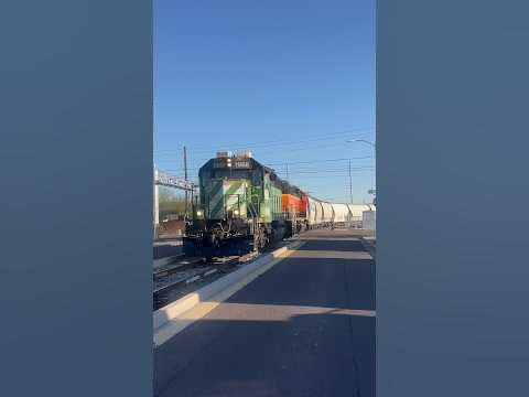 BNSF 1968 leads the YPHX1051-26A through Phoenix on 03/26/2023 - YouTube