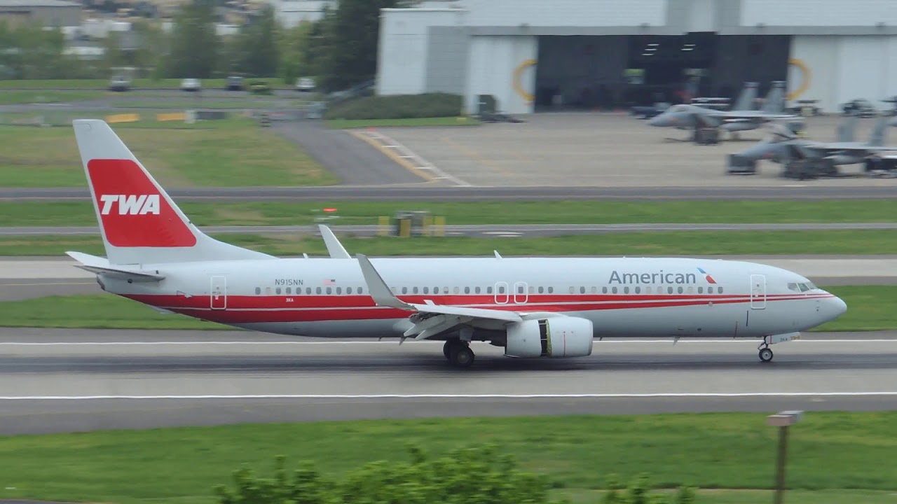 American Airlines 737-800 TWA Livery [N915NN] landing in PDX - YouTube