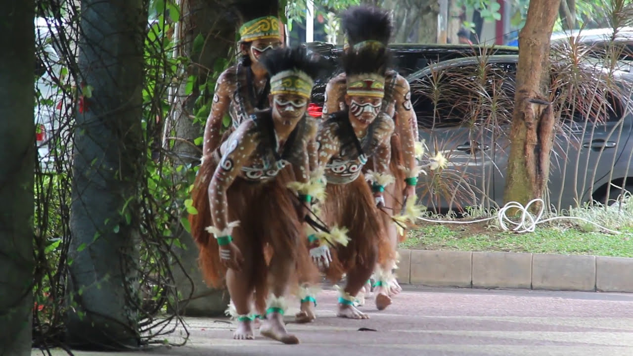 TARI MAMBRI PAPUA (GRAND OPENING VARIETY OF CIVIL) - YouTube