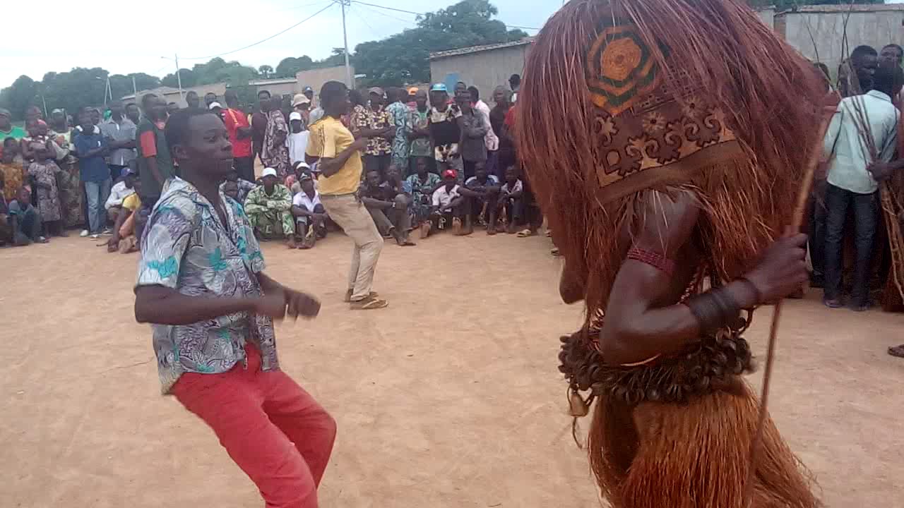 Danse Ndo (Sud du Tchad) - YouTube