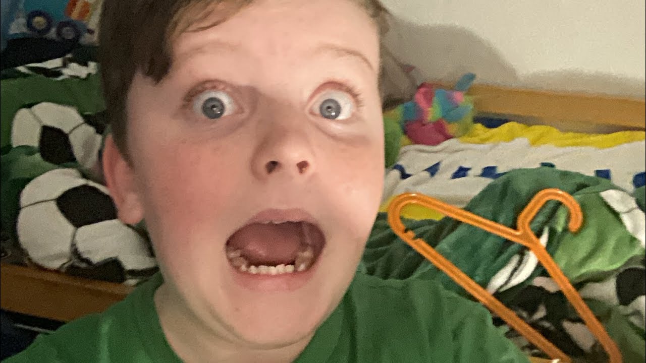 TOUR OF MA ROOM SHOWING A COOL CAR MODEL FILMING MY DIRTY XODUS FAN AND ...