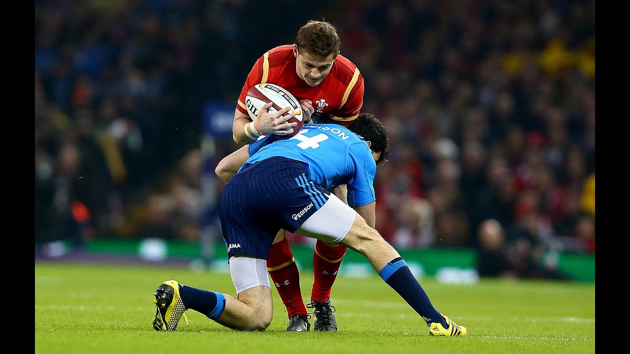 Textbook tackle from Italian winger Leonardo Sarto | RBS 6 Nations ...