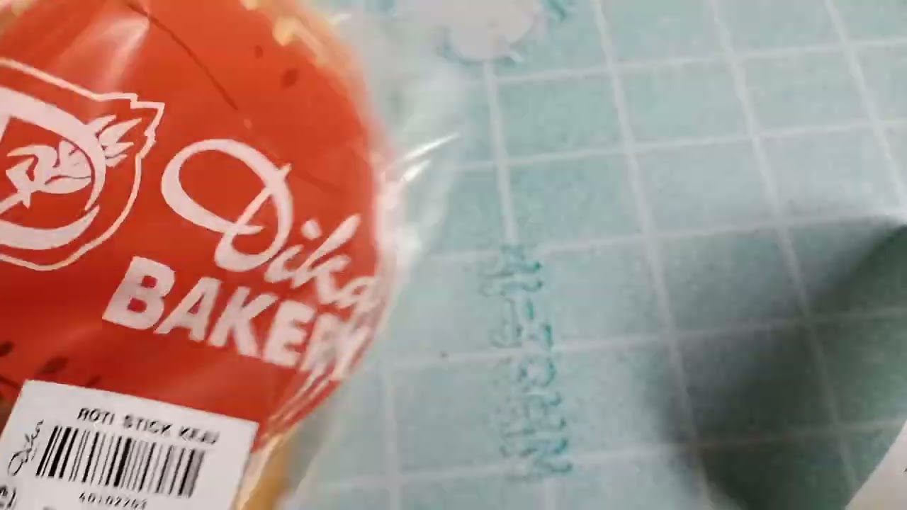 unboxing roti stick keju menu Dika bakery - YouTube