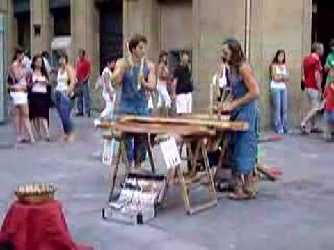musica con instrumento tradicional vasco txalaparta - YouTube