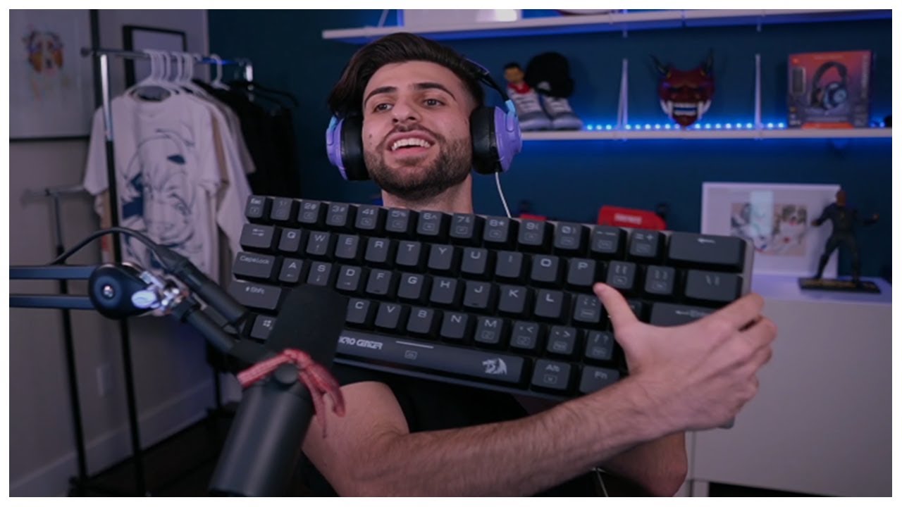 SypherPK Bought The Worlds Largest Keyboard.. - YouTube