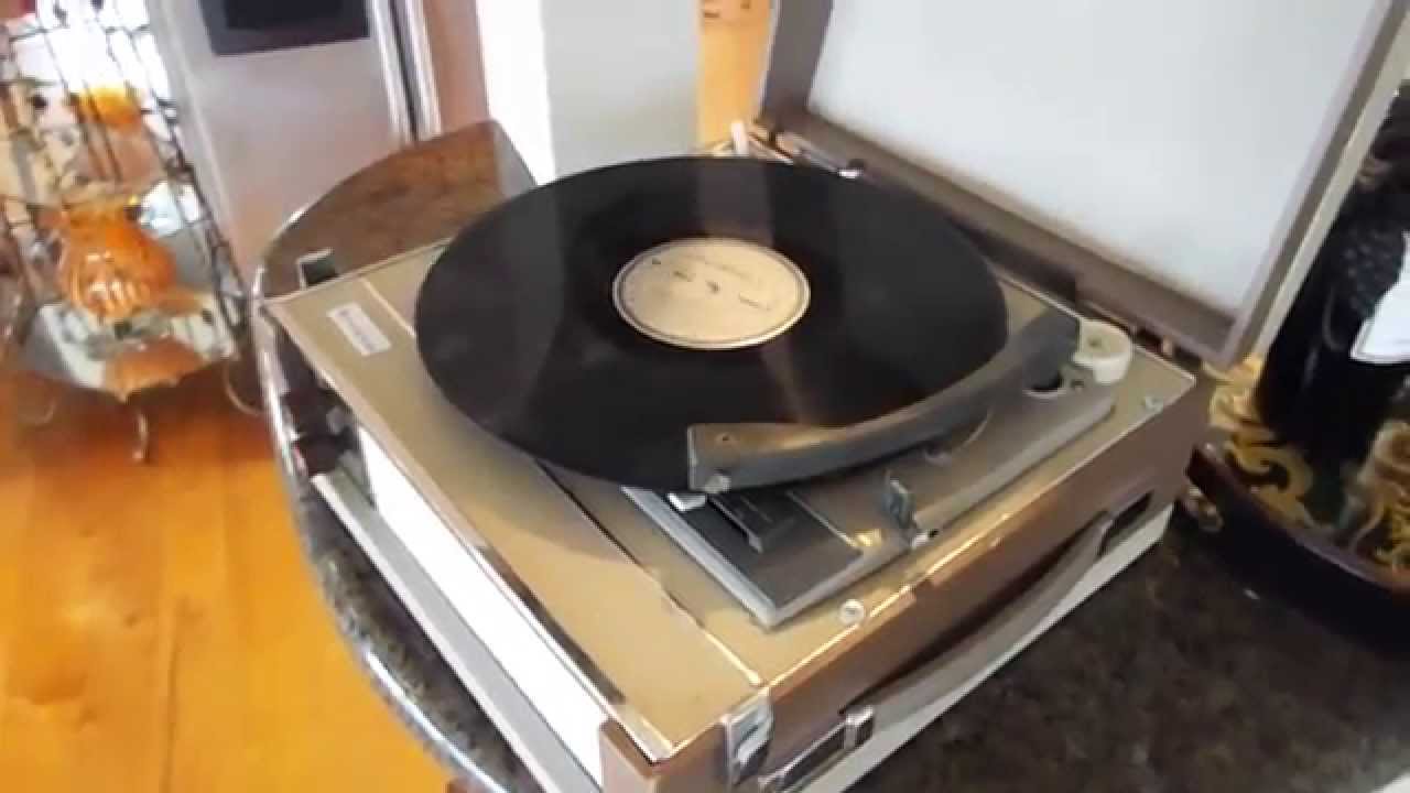 Silvertone Monarch GB record player playing a 33.3 RPM LP record. - YouTube