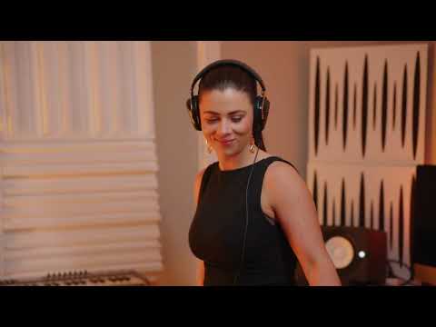 Laura van Dam - Capture Radio 005 (Melodic Techno / Progressive House)