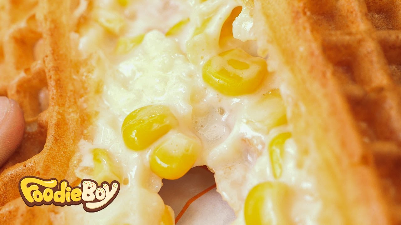 콘치즈 와플 / Corn Cheese Waffle - Korean Street Food / 천안 중앙시장 길거리 음식 - YouTube