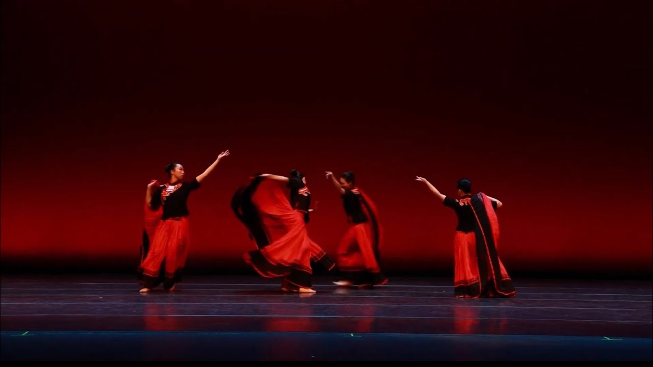 Fei Tan Front Row | DWX Spring 2024 Showcase - YouTube