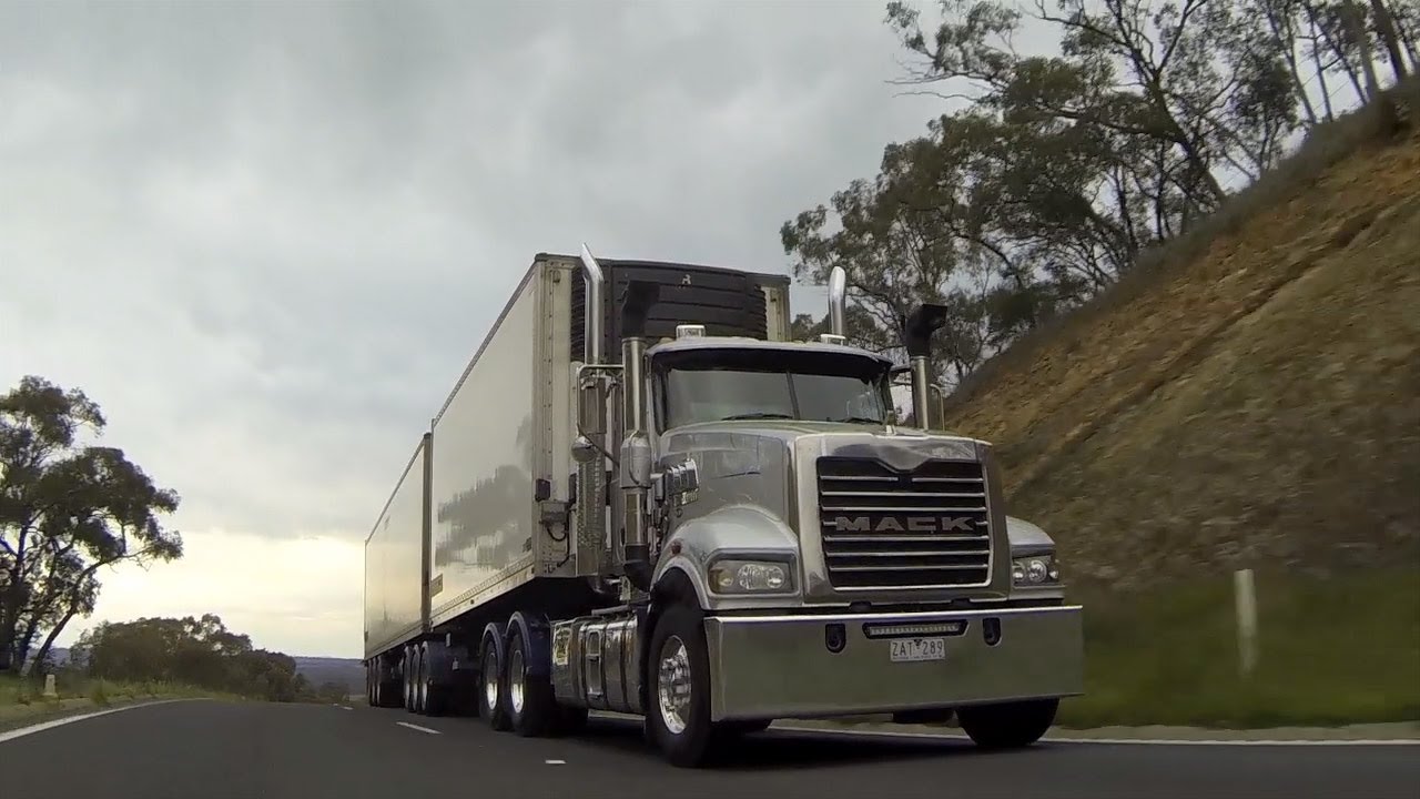 Kenworth, Freightliner, International, & Mack on the Calder Highway ...