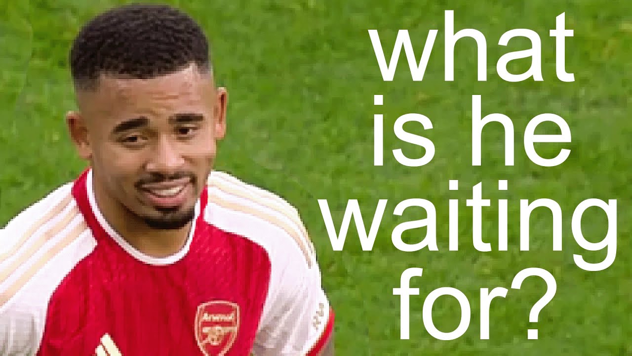 Gabriel Jesus always delays his shot... - YouTube