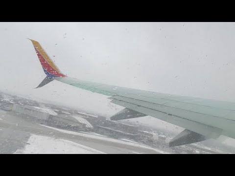 Gorgeous Snowy Midway Takeoff| Southwest 737-8H4 | Pushback, Taxi, De ...