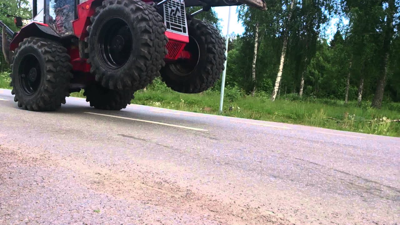 Huddig 760 backhoeloader doing a wheelie! - YouTube