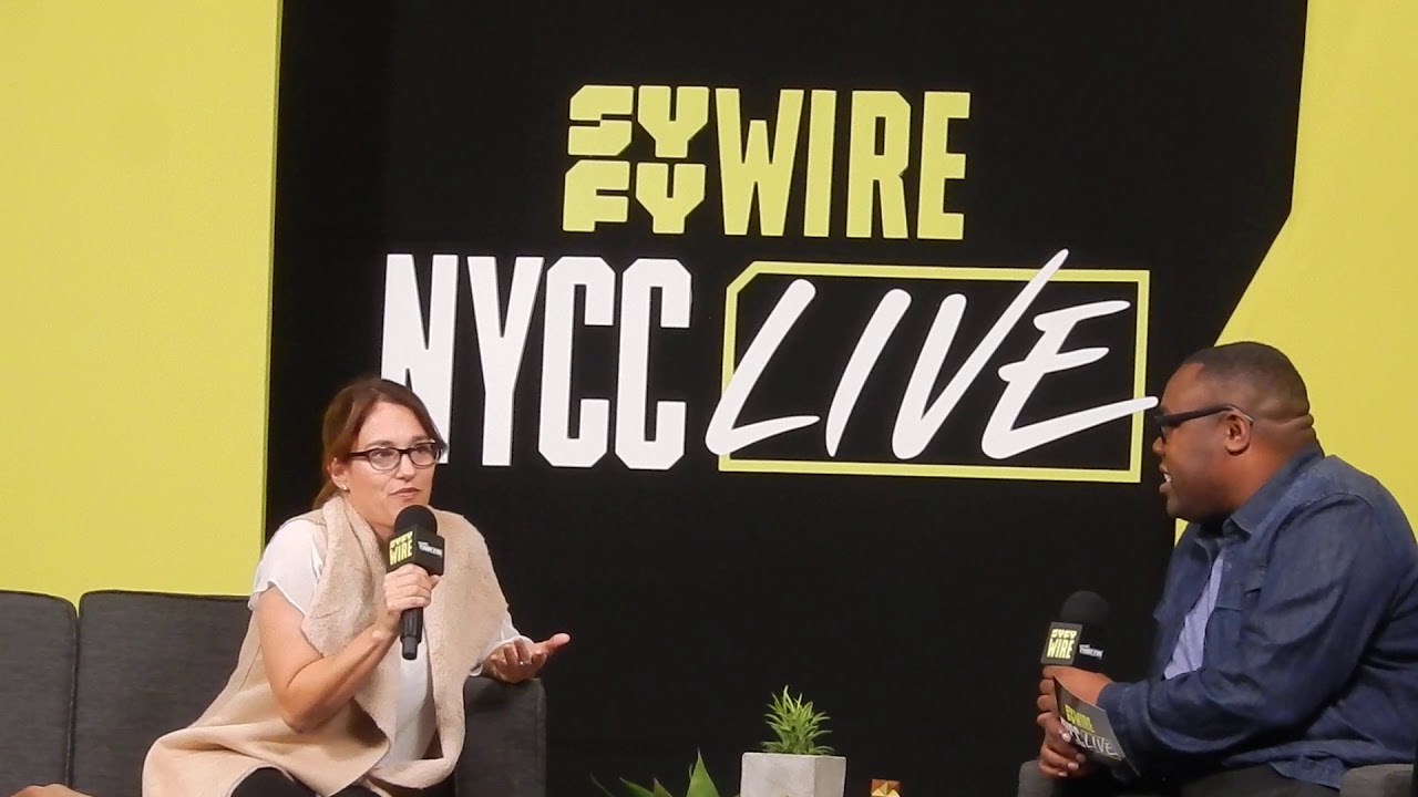 Highlights: Amy Jo Johnson onstage at NYCC 2019 - YouTube
