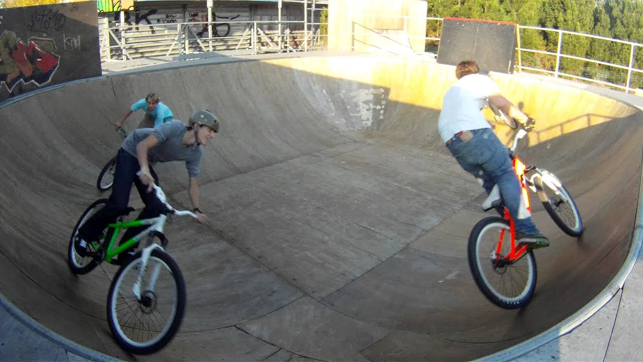 On tourne en rond. - YouTube