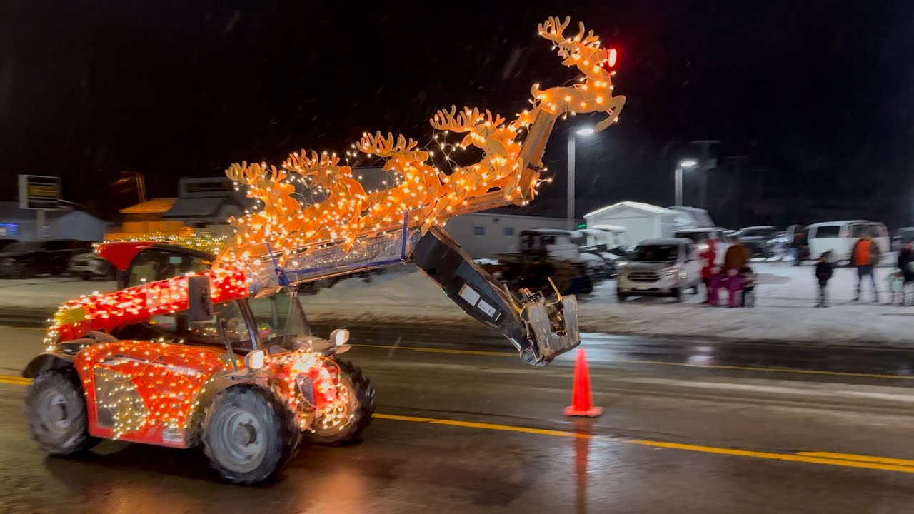 Arcade NY Christmas Tractor Parade 2024 - YouTube