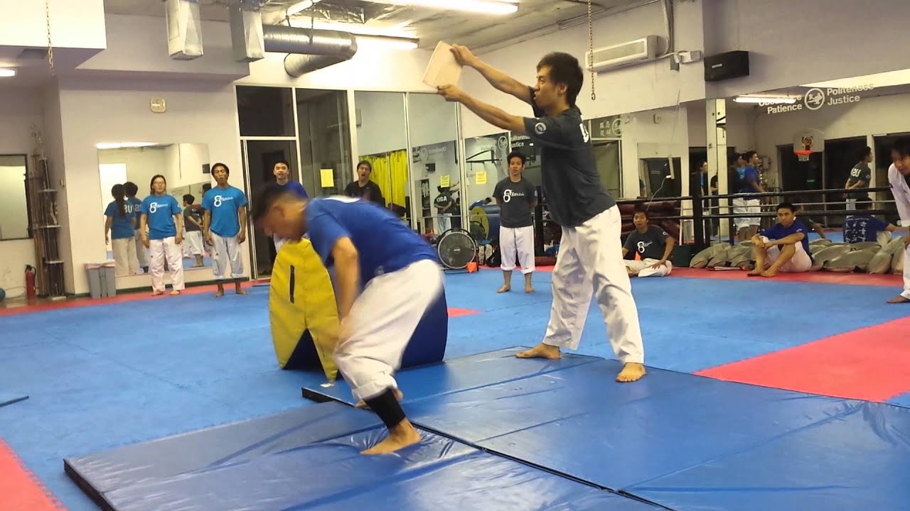 Team-M Taekwondo: Double leg board break - YouTube