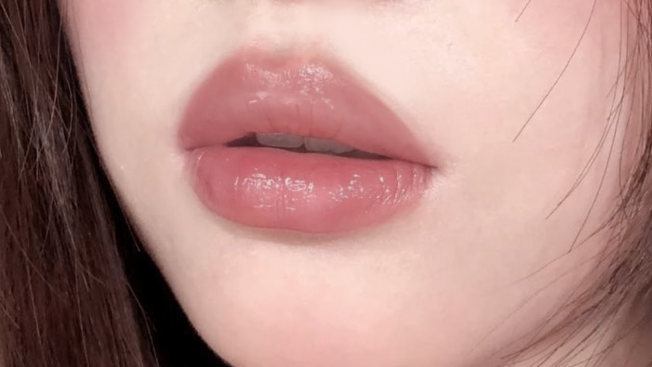 I have big and beautiful lips - YouTube