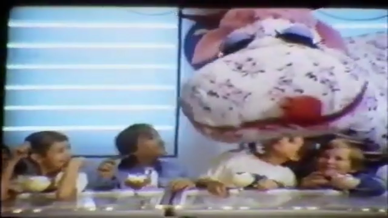 huge cow puppet - Hungarian milk commercial (1970s?) magyar retro ...