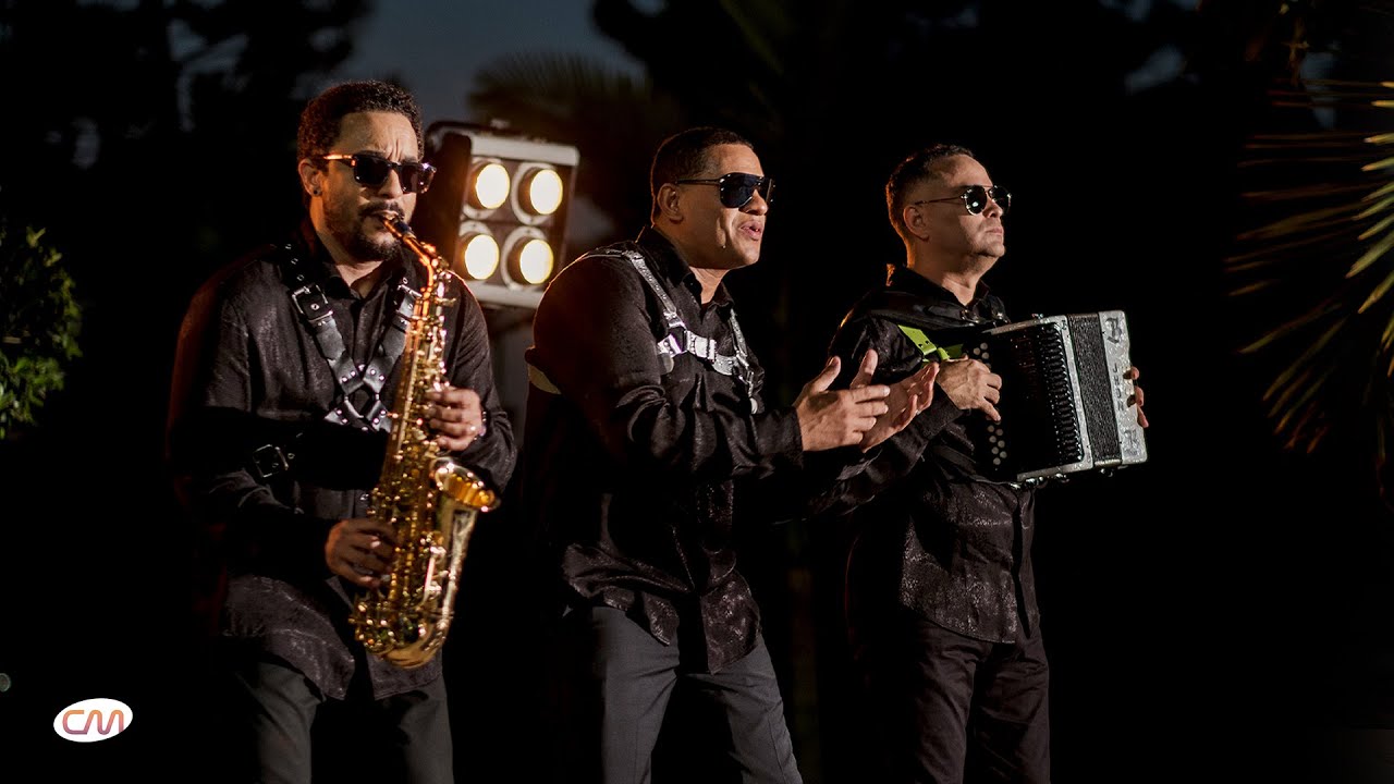 Banda Real - Elena (Video Oficial) - YouTube