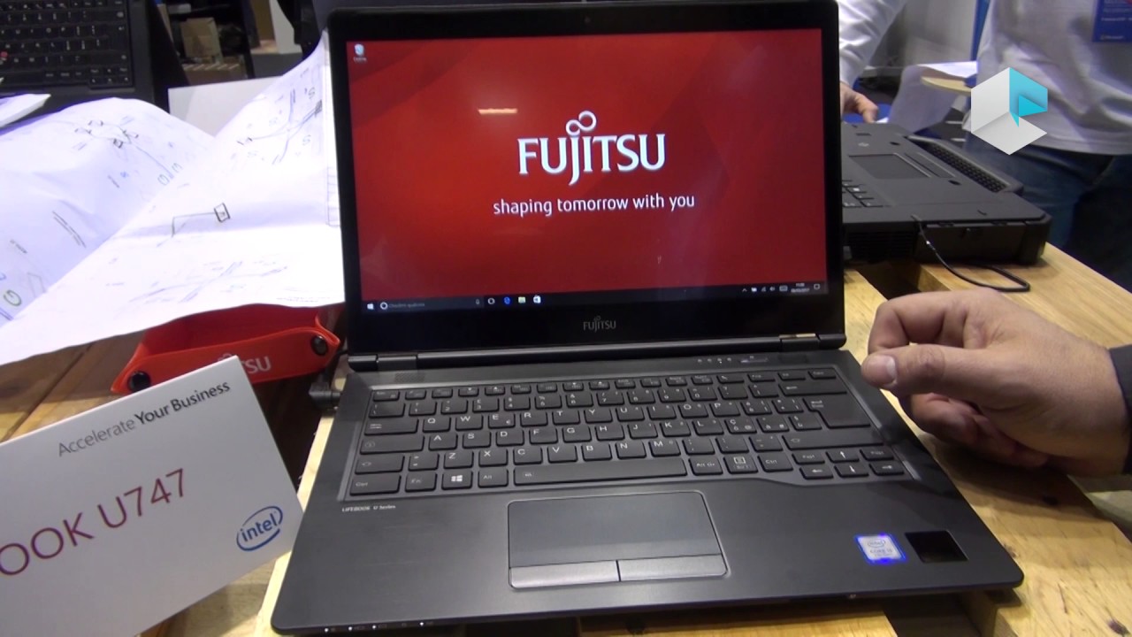 Fujitsu Lifebook U747 - YouTube